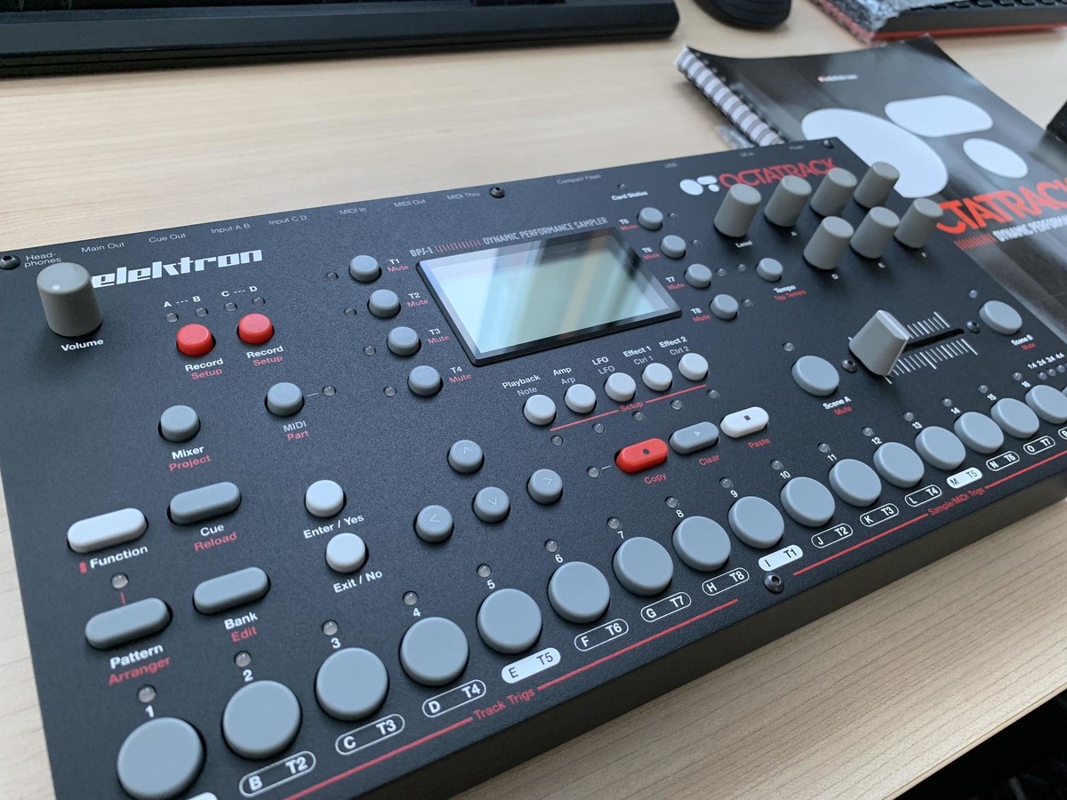 [판매완료] Elektron Octatrack MK 1 : 옥토모 OCTOMO