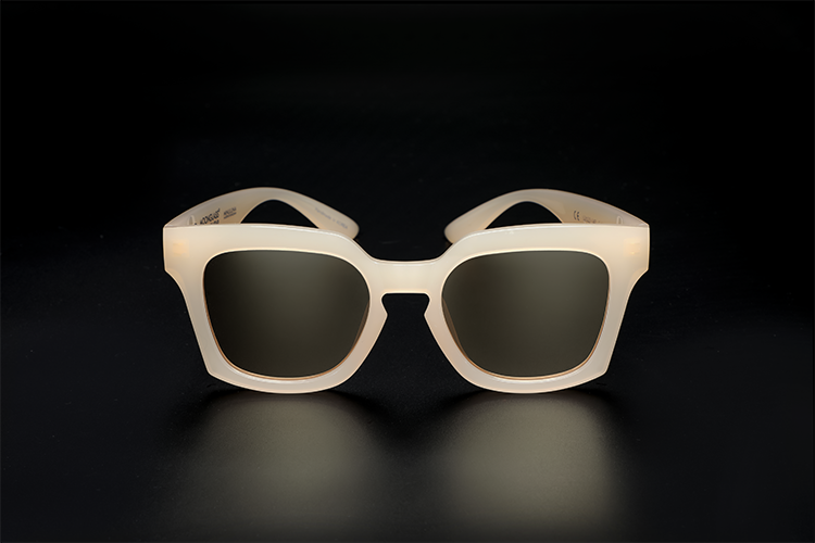 Moonskin 문스킨 [윤세아 착용 제품] : MOONGLASS 문글라스