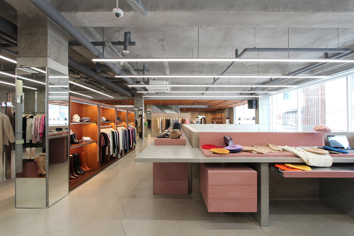 STYLENANDA Flagship Store 2F (Hongdae) : UHPC 디자인 콘크리트 디크리트