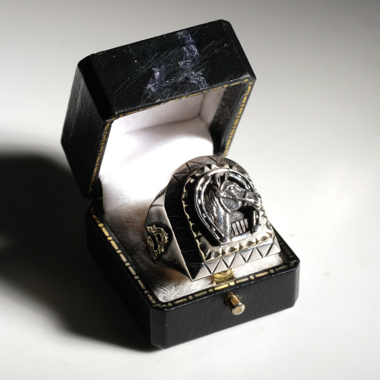 Massive Horseshoe Mexican Biker Ring : penetrate