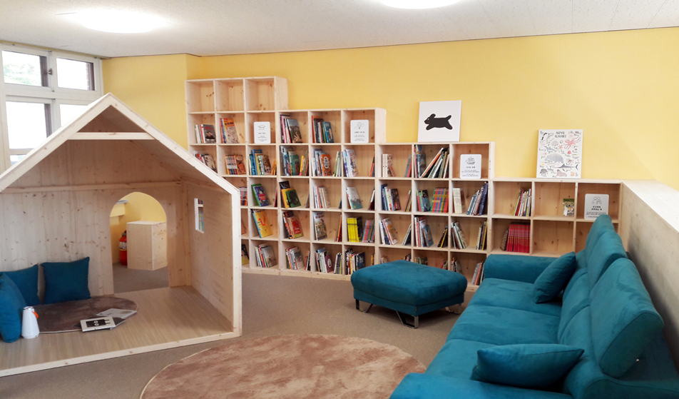 우리들의 거실 LIKE A FIREPLACE - 123TH NEXON SMALL LIBRARY : GLUE