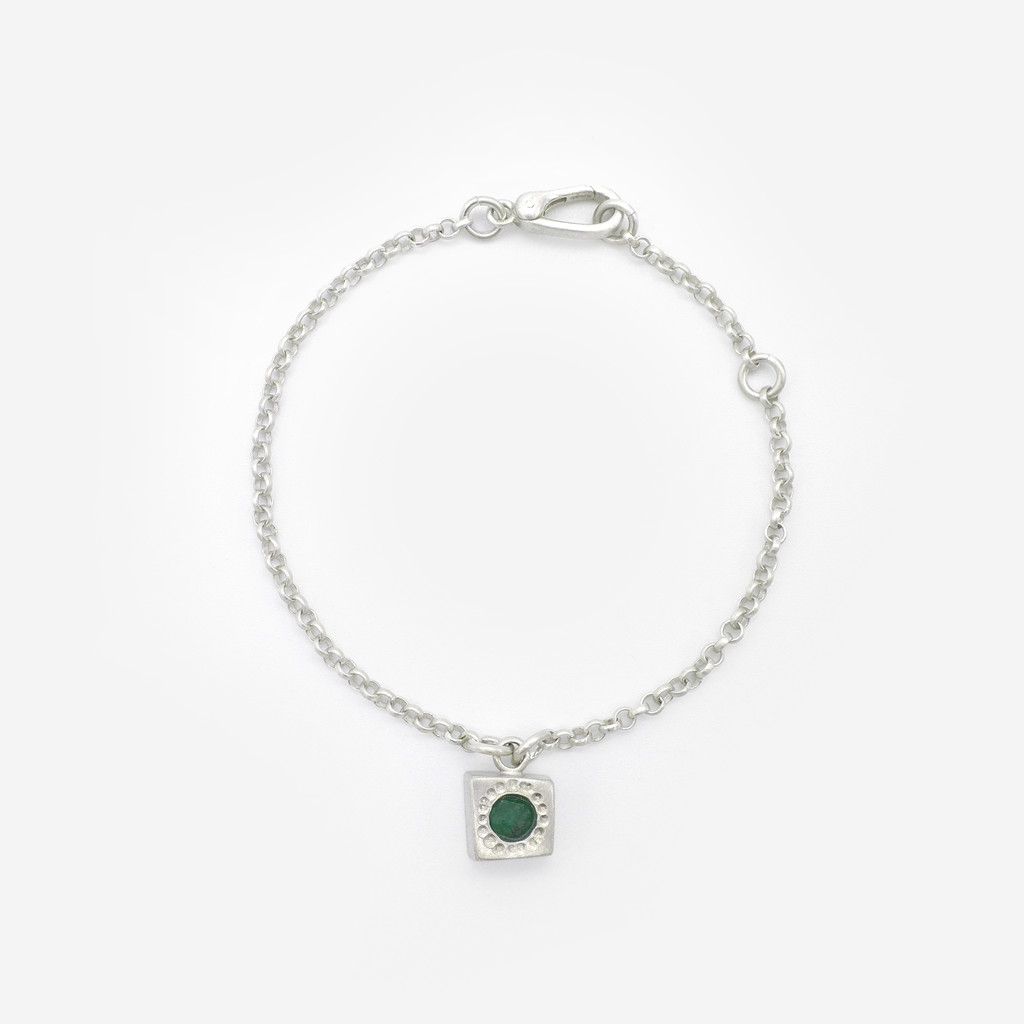 EMERALD CHARM BRACELET : HOTDRYGREY(GLOBAL)