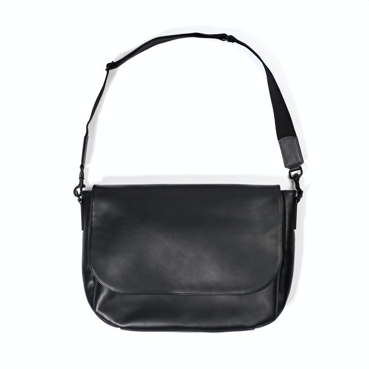 [LEEHO x mazi untitled]leather runner's bag(black) : LEEHO(이호)