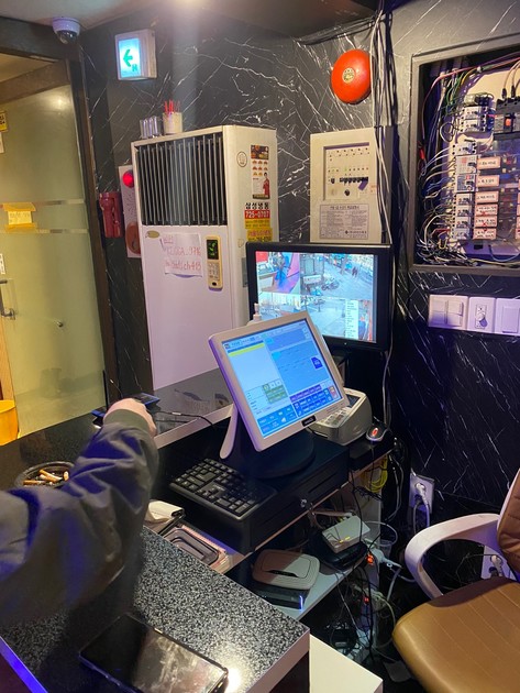 [하나시스 HIT포스, SMT-T226] 서울 종로구 '윈클럽' 이카드밴 포스 및 카드단말기 이전 설치 완료하였습니다. : 이카드밴(주)