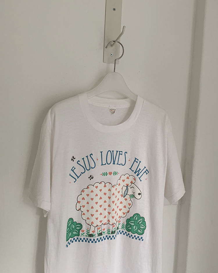 80's "JESUS LOVES FWE" USA T-shirt : lilisun