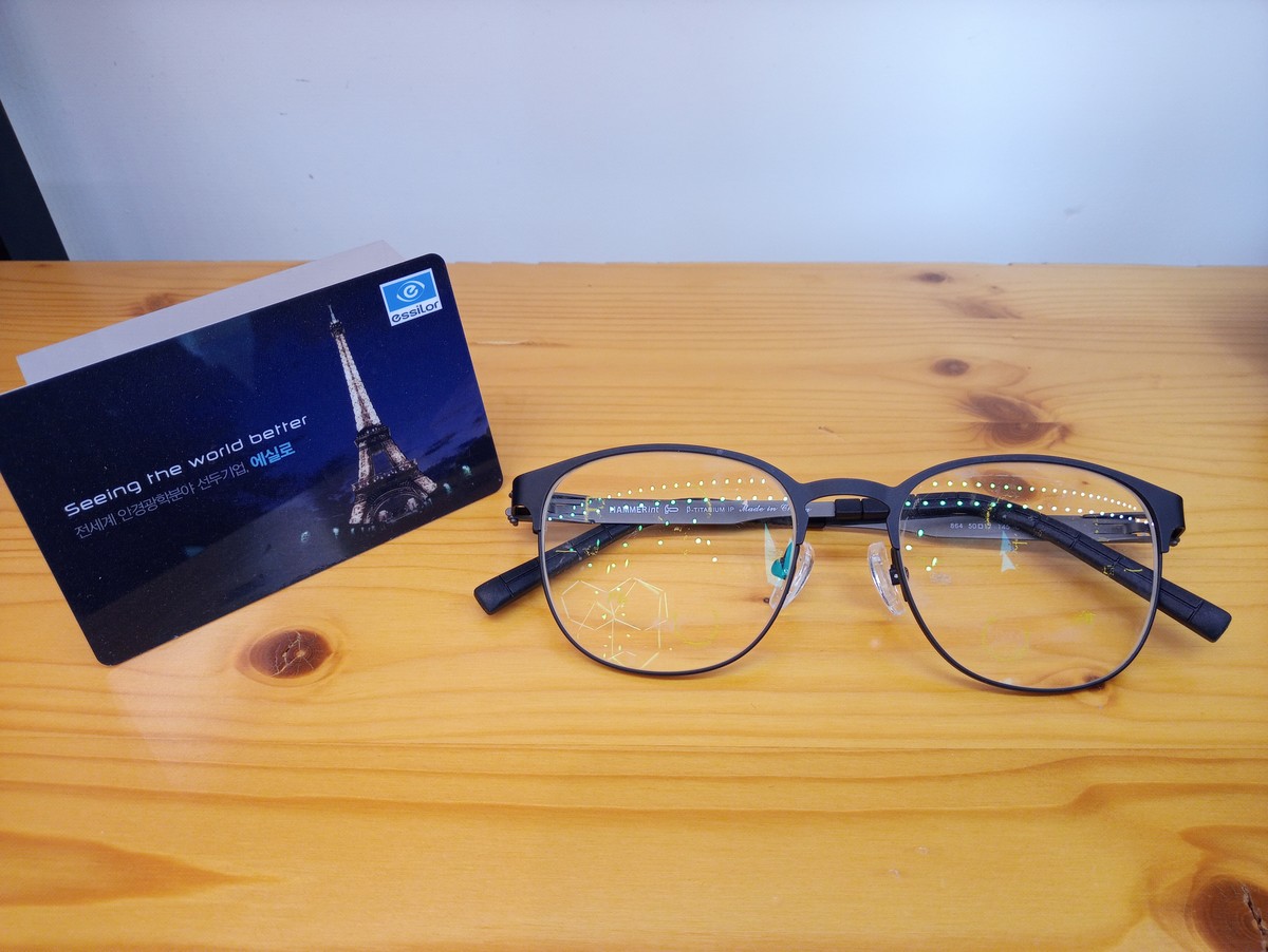 임병*고객님 / 티타늄테 + 에실로 (Essilor) 누진다초점렌즈 : 아이데코안경원 구매후기