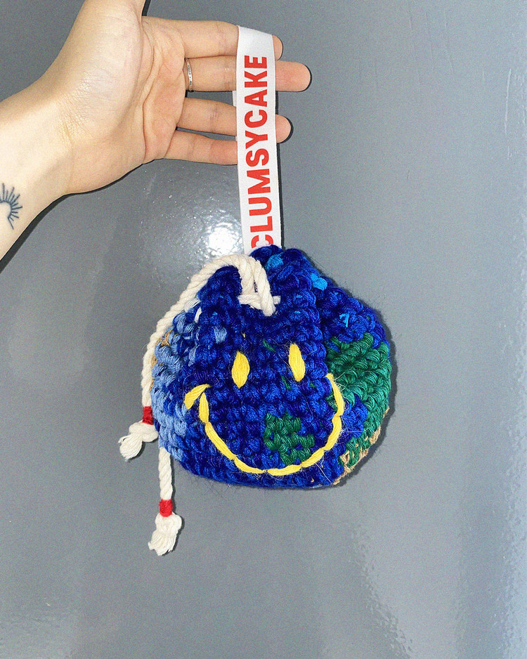 SMILE BOMB pouch - Earth : clumsycake
