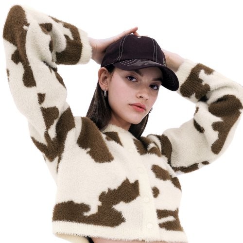 [SCULPTOR] [AESPA, ITZY着用] Moo Fuzzy Crop Cardigan (BROWN/CREAM) : チンチャ韓国代行