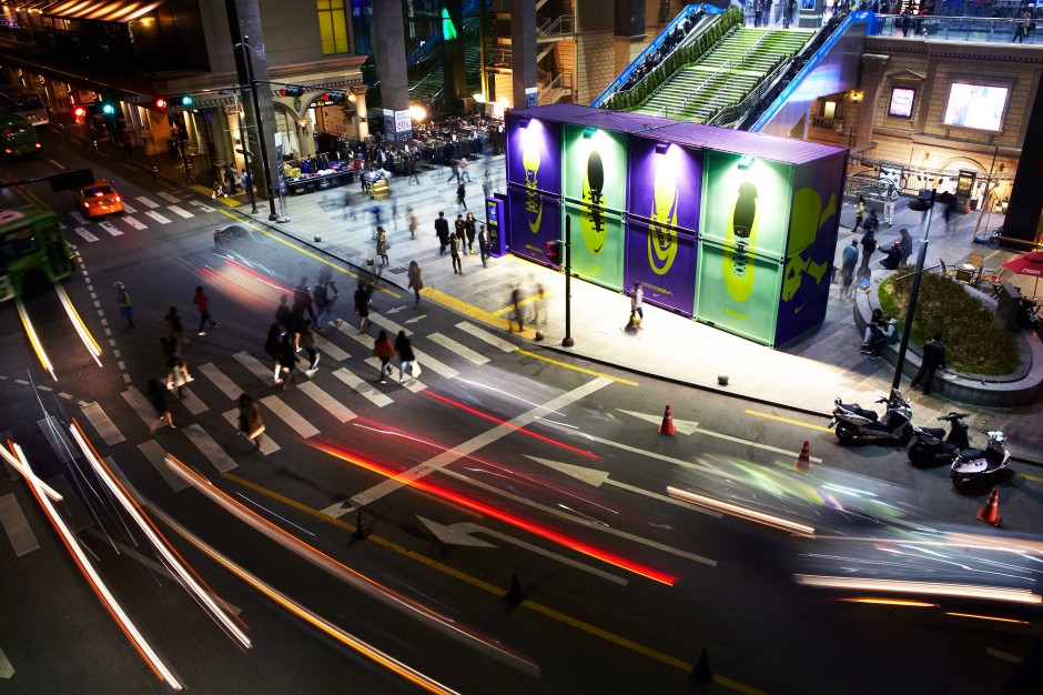 NIKE HI-VIS 4SILOS SHOWCASE, PHOTO LOCKER : WORKS