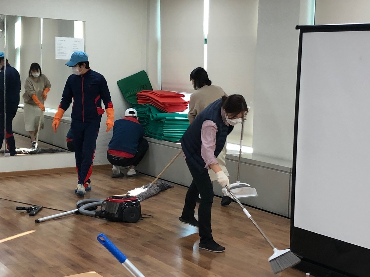 체육실 냉난방기 필터 청소 달구벌재활스포츠센터