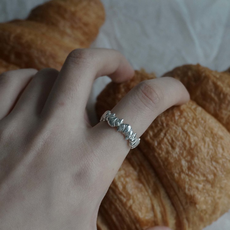 tiny croissant ring : 타이니바이트 tinybite -핸드메이드 주얼리