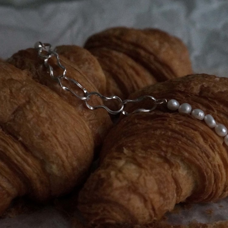 twisted pastry pearl necklace : 타이니바이트 tinybite -핸드메이드 주얼리