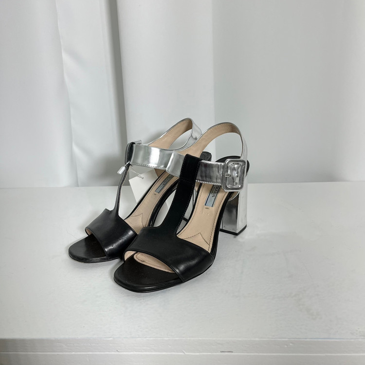 PRADA 프라다 : GOVERNMENT SEOUL