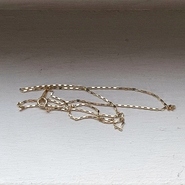 OBLONG CHAIN NECKLACE : THE STUFF