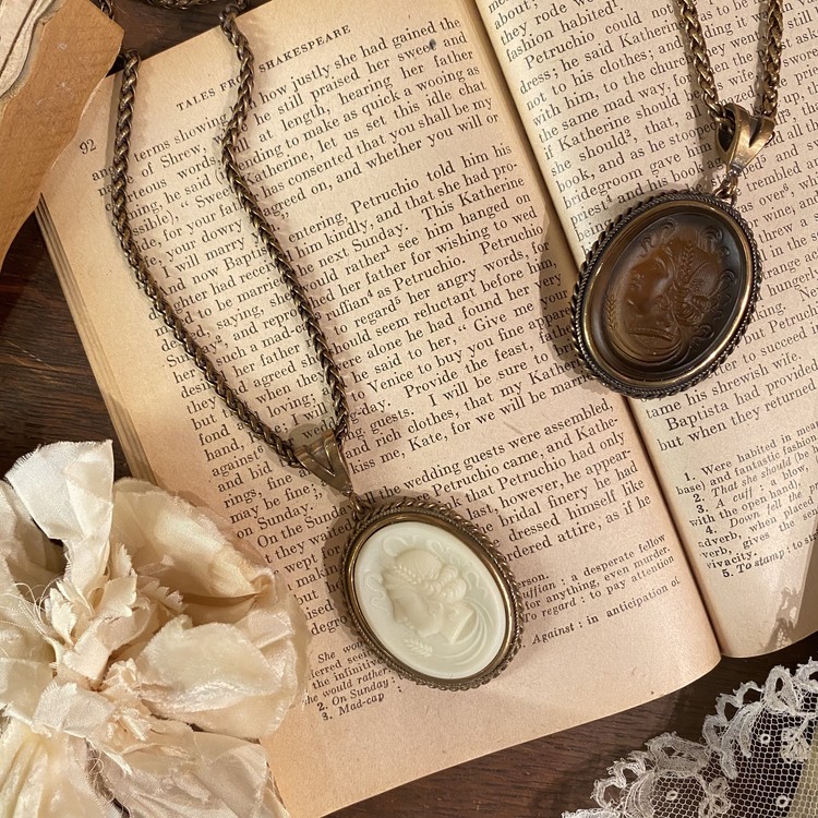 Demeter Delicate chain Necklace : Jamie collections