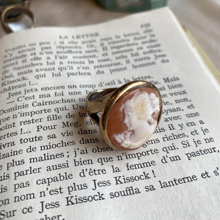 Round Shell Cameo Ring : Jamie collections