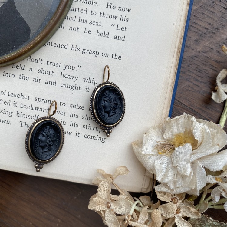 Demeter oval cameo earrings : Jamie collections