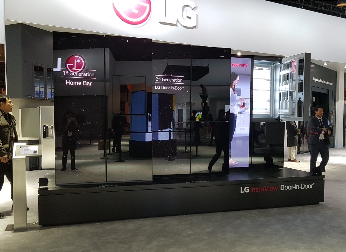전시구동장비(Exhibition moving equipment)_냉장고_CES2017 / LG : 두드(doodd)_산업디자인 전문회사