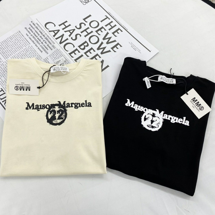[Maison Margiela]메종 마르지엘라 22SS MM6 캘린더 로고 반팔티 : JB스토어