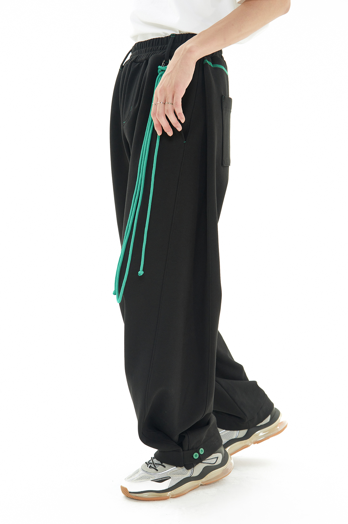 Side tuck wide pants (black) : 더 아이덴티티 프로젝트 LAB