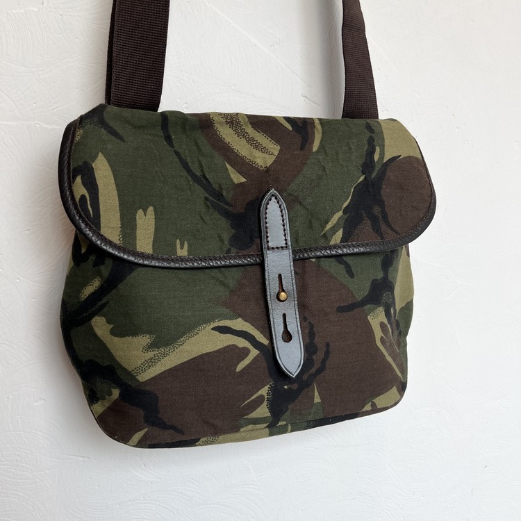 Brady Bags Cross small Bag Camo : 커넥티드도어 connected door
