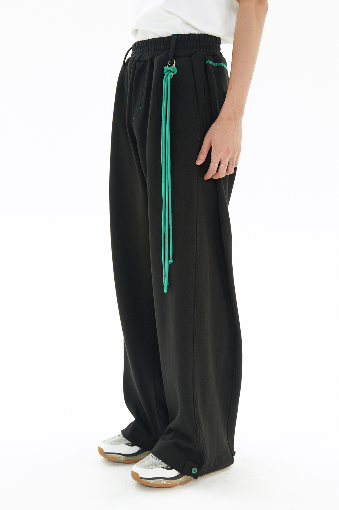 Side tuck wide pants (black) : 더 아이덴티티 프로젝트 LAB