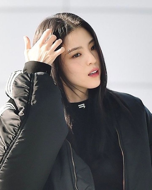 한소희 눈썹 피어싱 했다‼️⛓💣 : 데일리패션뉴스 - dafanew