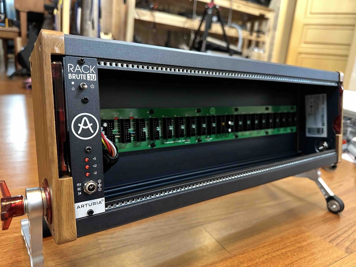 [판매] Arturia Rack Brute 3U : 옥토모 OCTOMO