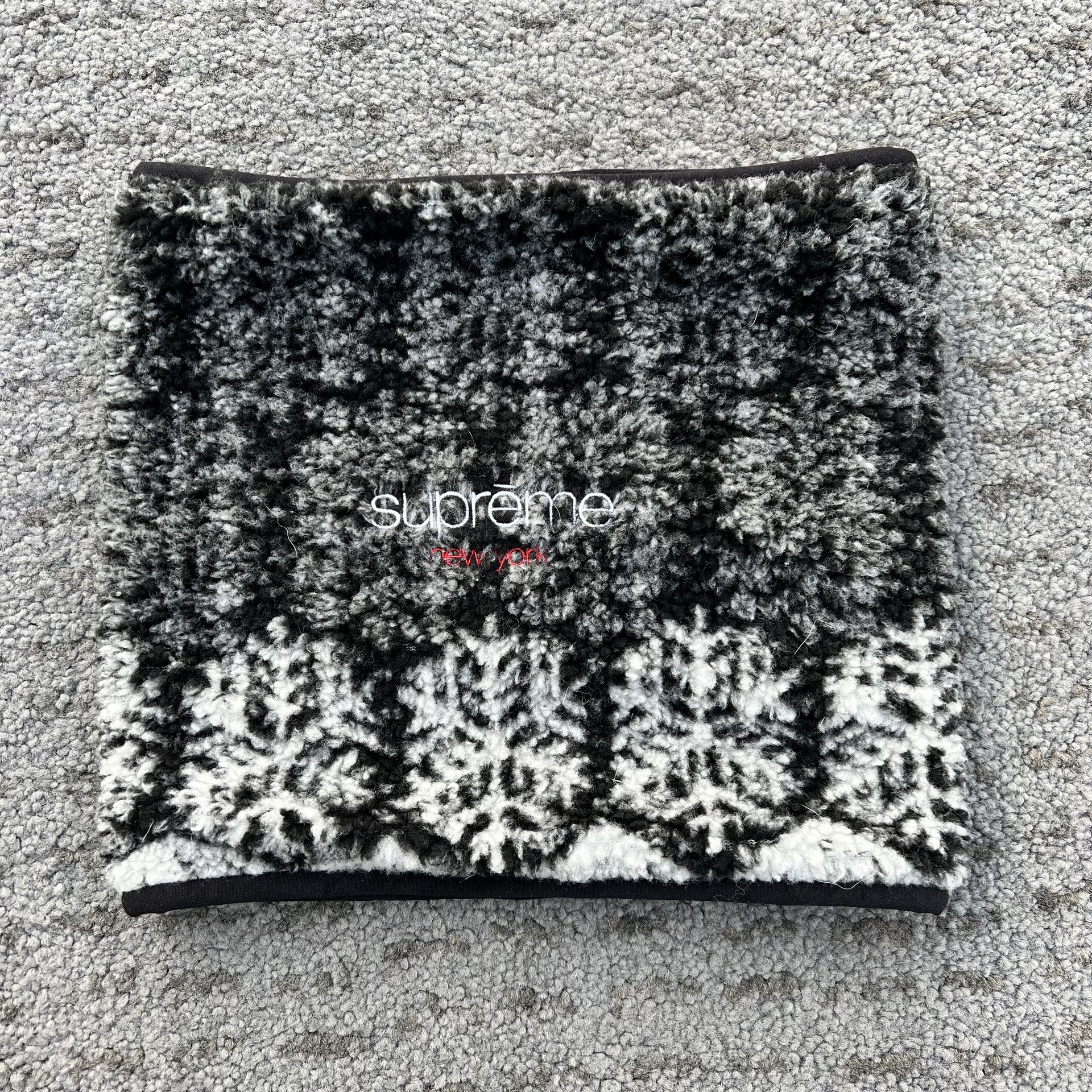 supreme snow neck warmer : soberseoul