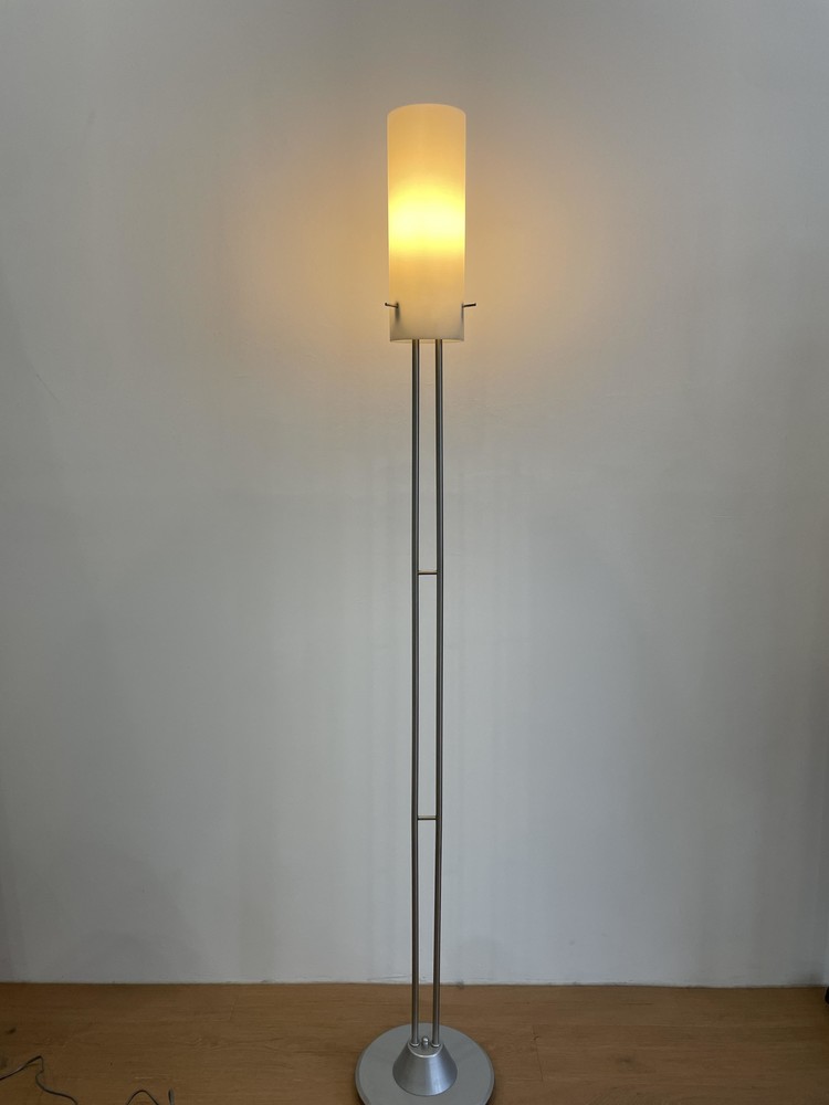 VINTAGE SILVER FLOOR LAMP (only pick up available) : oaens