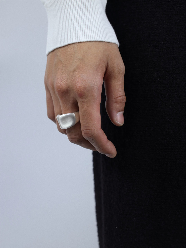 Men's pinch ring : Studio HAE 스튜디오 해