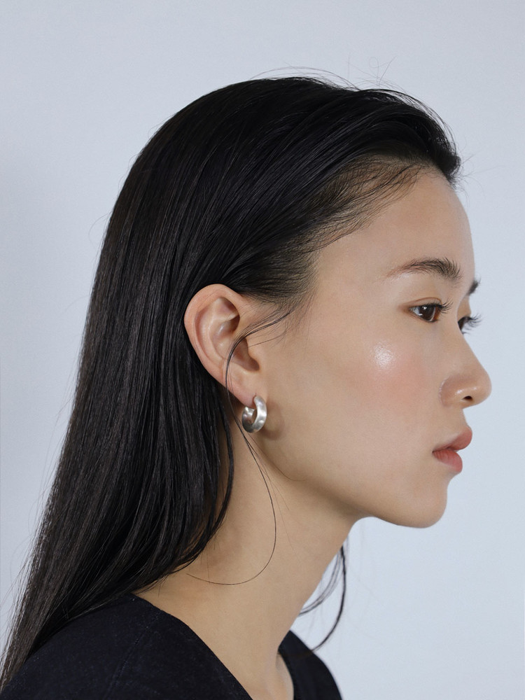 Line earring : Studio HAE 스튜디오 해