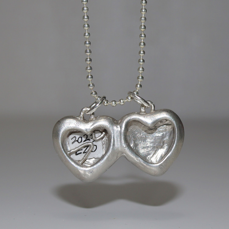 Locket number 9 : EZO