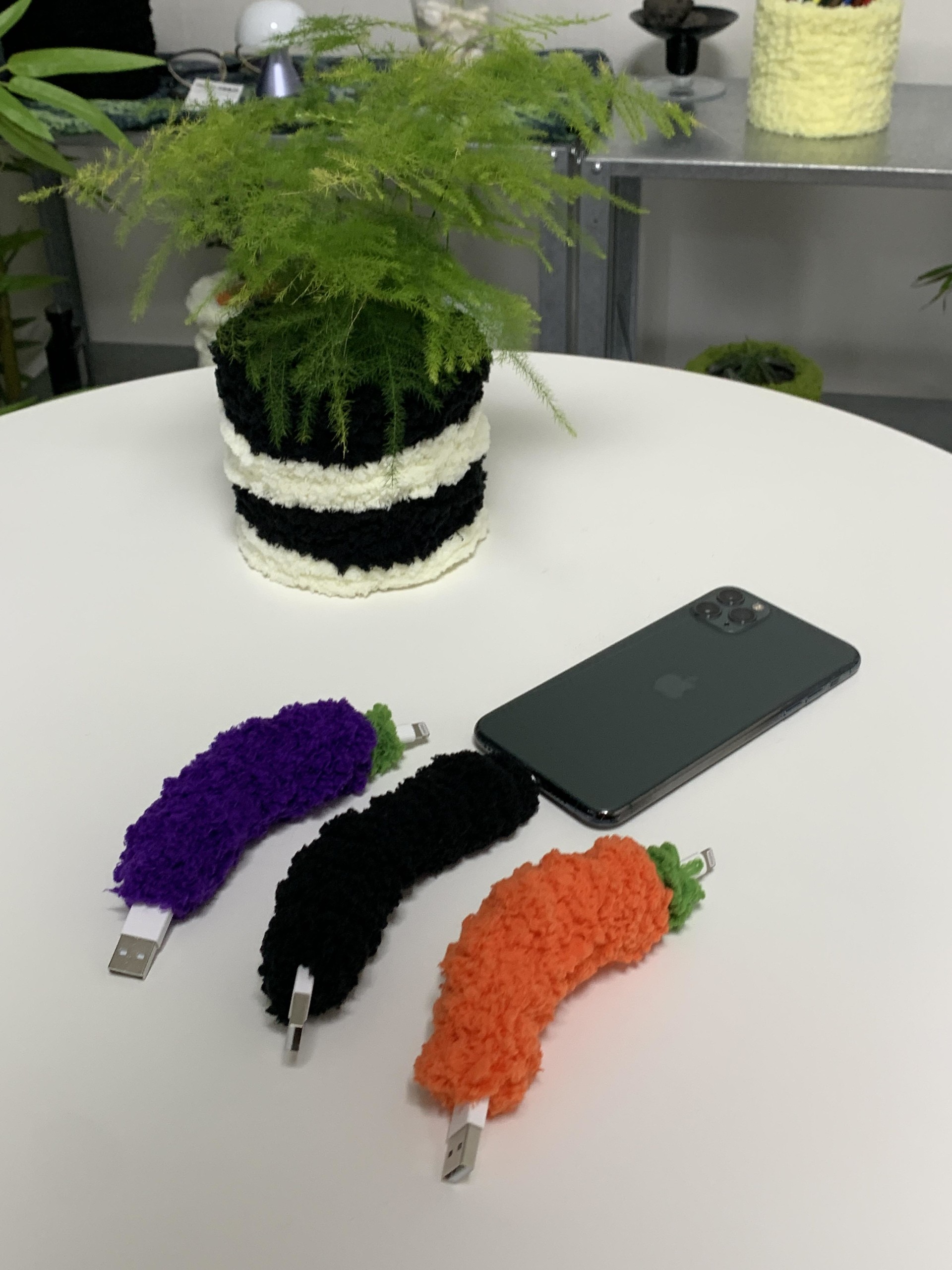 Fuzzy mini cable_Carrot : 퍼지룸 fuzzyroom