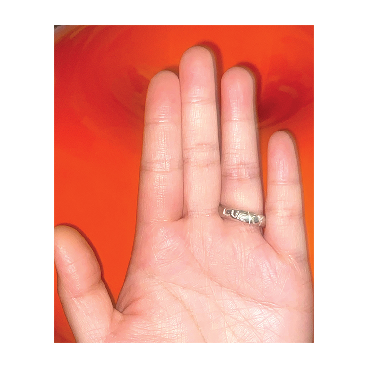 Lucky ring : Thearthief