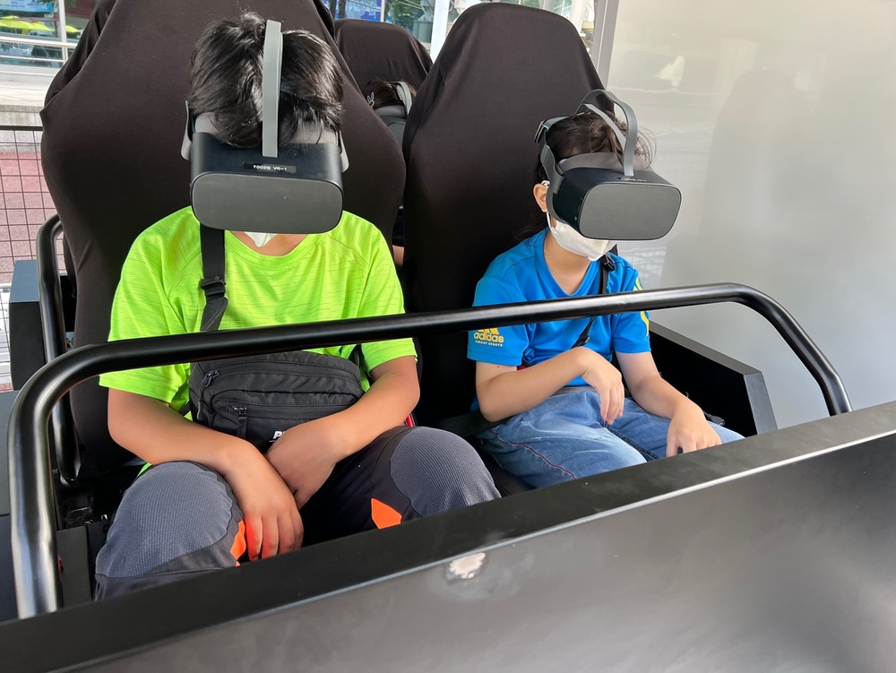 디지털 교육과 치료제 전문기업 VRisVR (브이리스브이알)