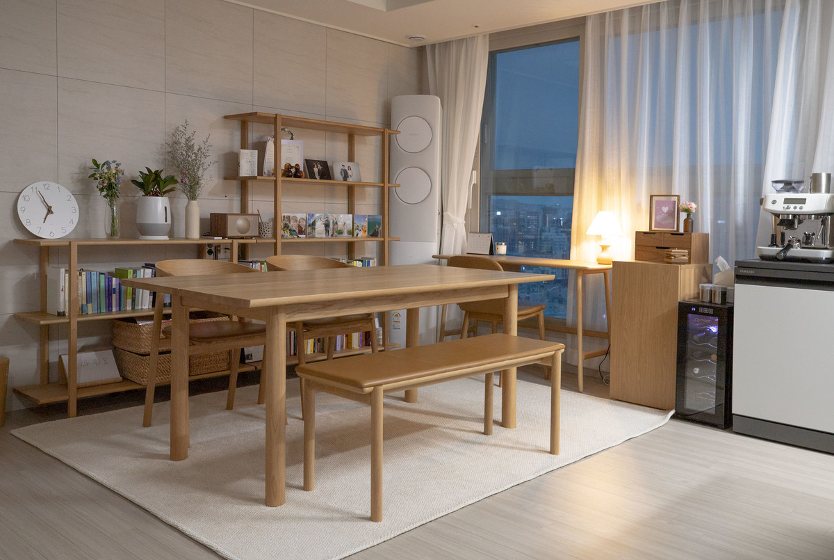 부부의 취향을 가득 담아 서재를 품은 우드 인테리어 : 링크플레이스 Linkplace