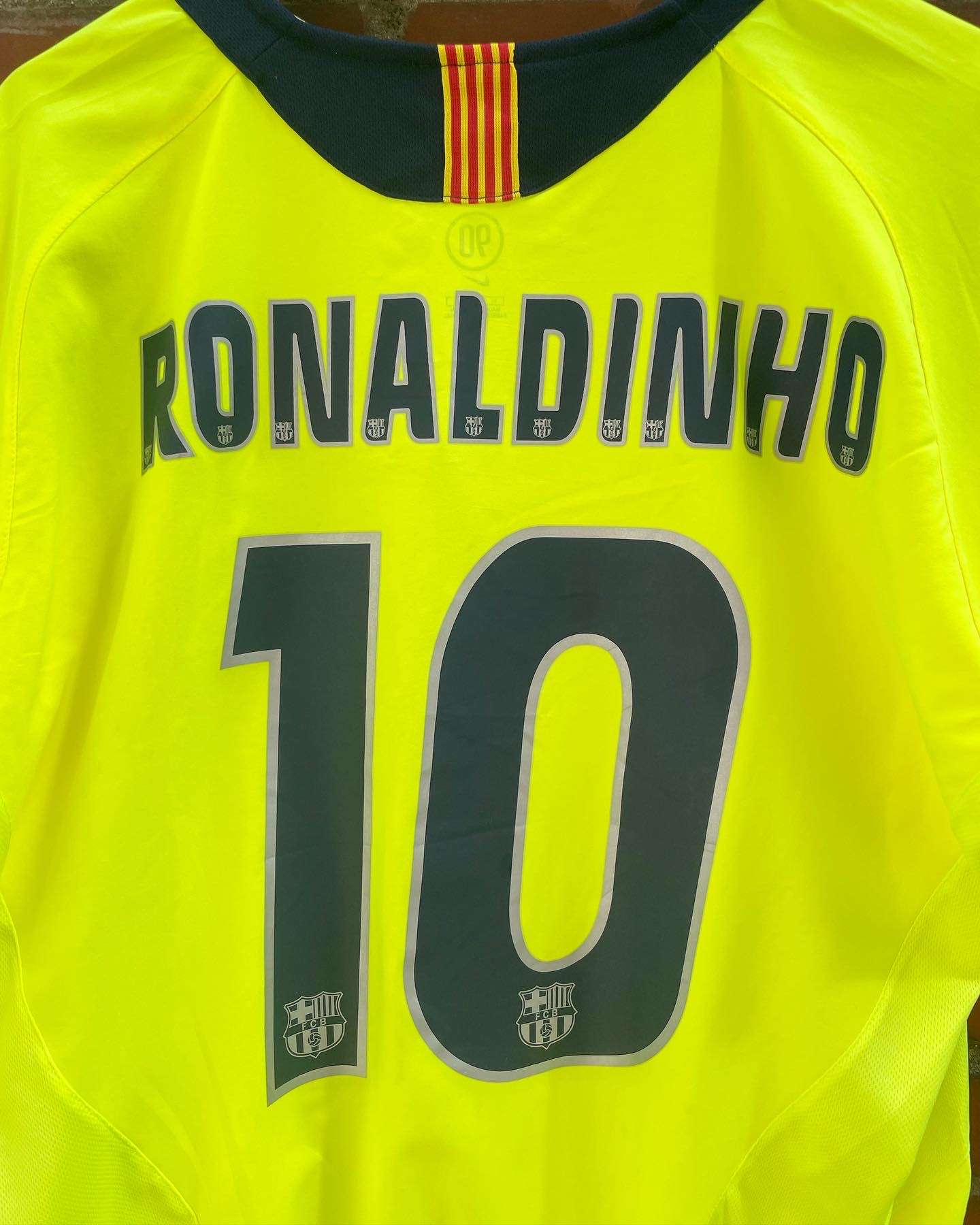 Nike 05/06 Barcelona Away Kit Ronaldinho Jersey Shirt (105) : Share the ...