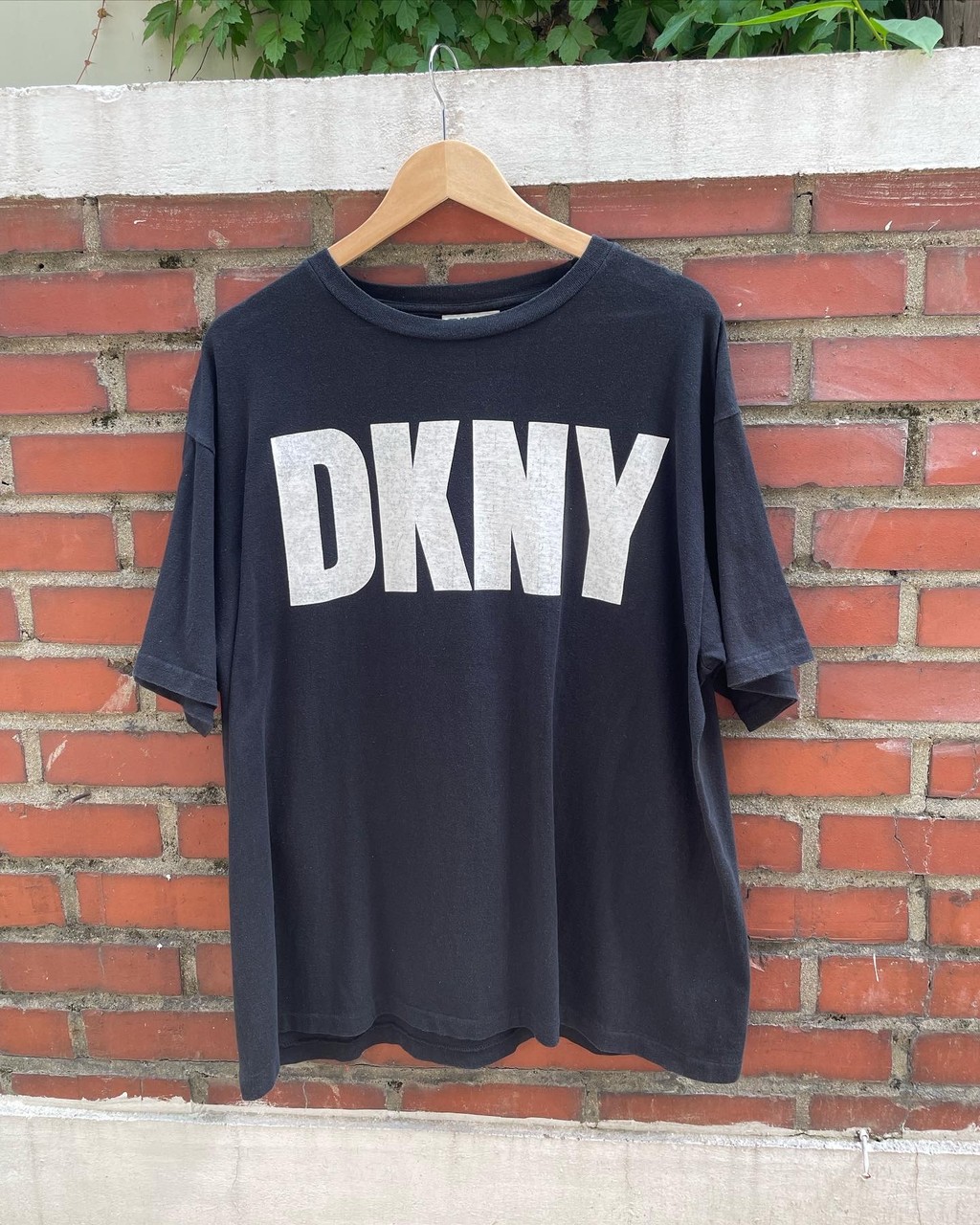 90s USA DKNY Spell-Out T-Shirt (105) : Share the vibe
