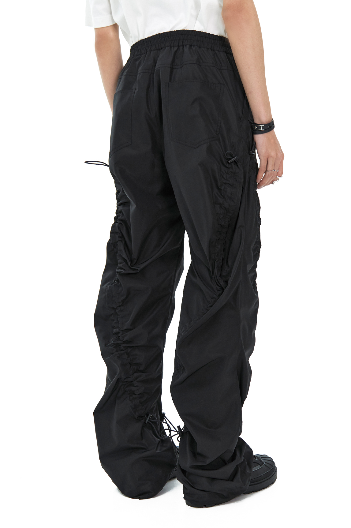String curve wide pants (black) : 더 아이덴티티 프로젝트 LAB