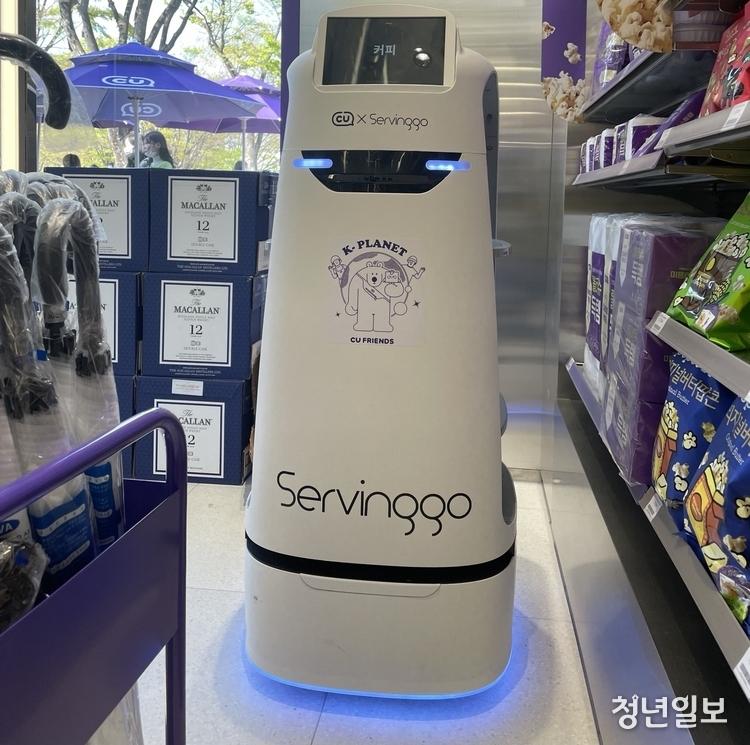 [르포] 스토리가 있는 '스마트 우주공간'…CU 첫 플래그십 매장 '케이행성 1호점' 가보니 : 언론소식