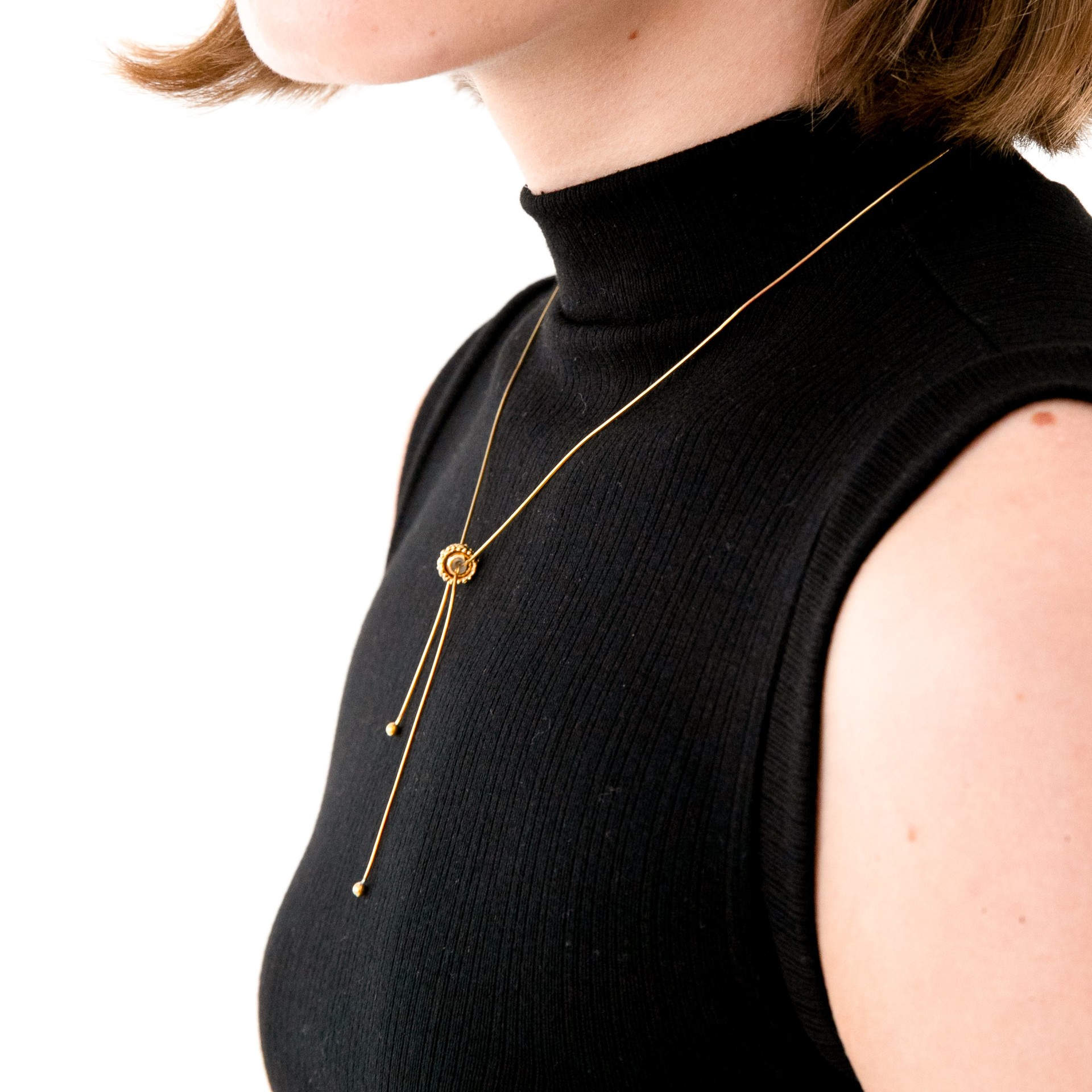 X TIE NECKLACE (G) : AMUMO