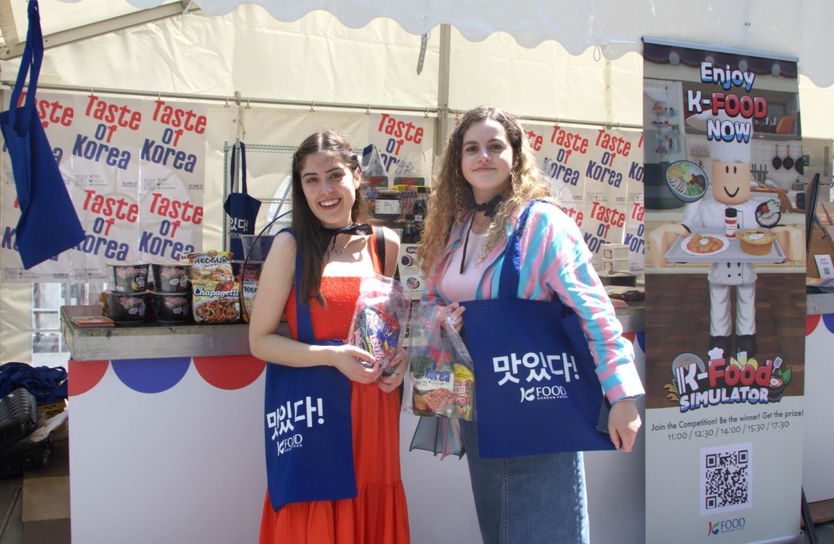 British Gen-Z generation possessed K-food, "Delicious!" : 마이코리아 myKorea.kr