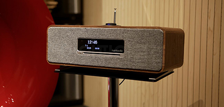 [하이파이클럽 리뷰] 루악, 대영제국의 디자인을 담아내다! Ruark Audio R3 & R5 with Stand : (주)델핀