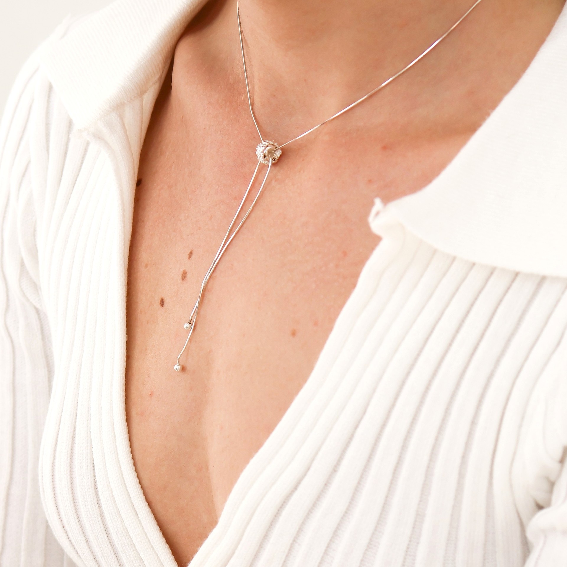 X TIE NECKLACE : AMUMO