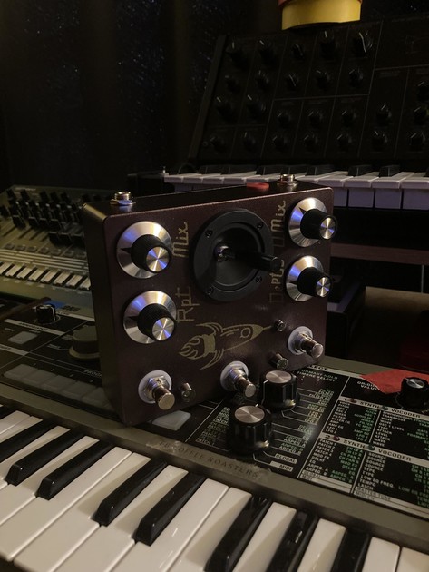 [판매완료] Hungry Robot Karman Line 딜레이 헝그리 로봇 : 옥토모 OCTOMO