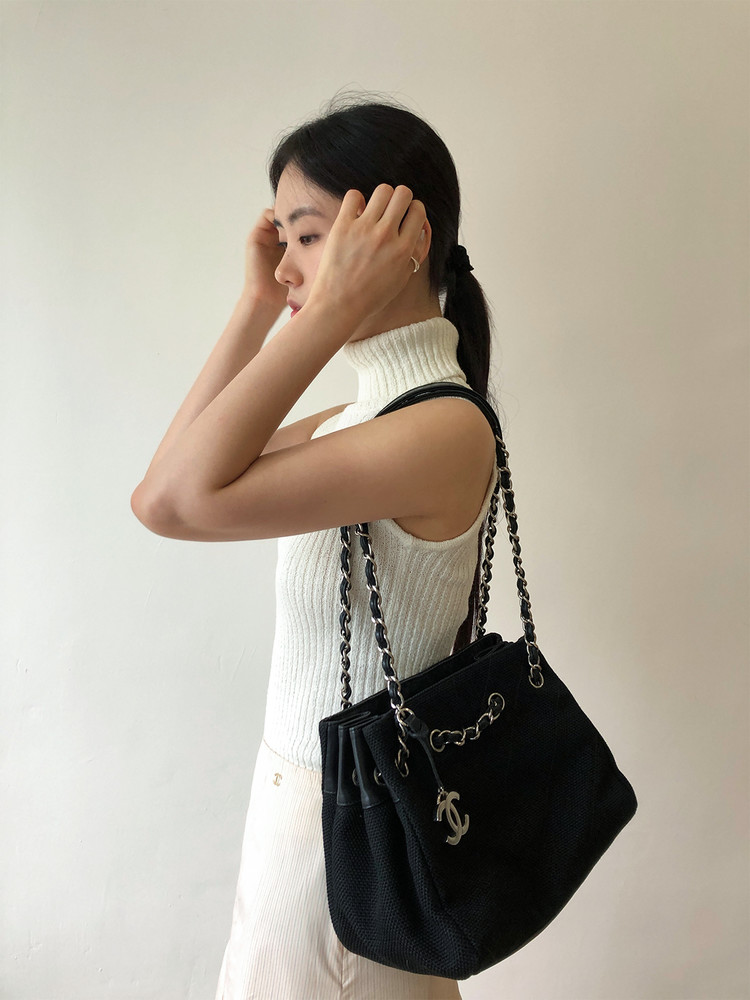 2011 CHANEL CANVAS CHAIN BAG : oaens