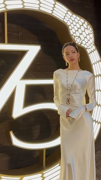 불가리 세르펜티 전시에서 만나 리사🤍 : 데일리패션뉴스 - dafanew