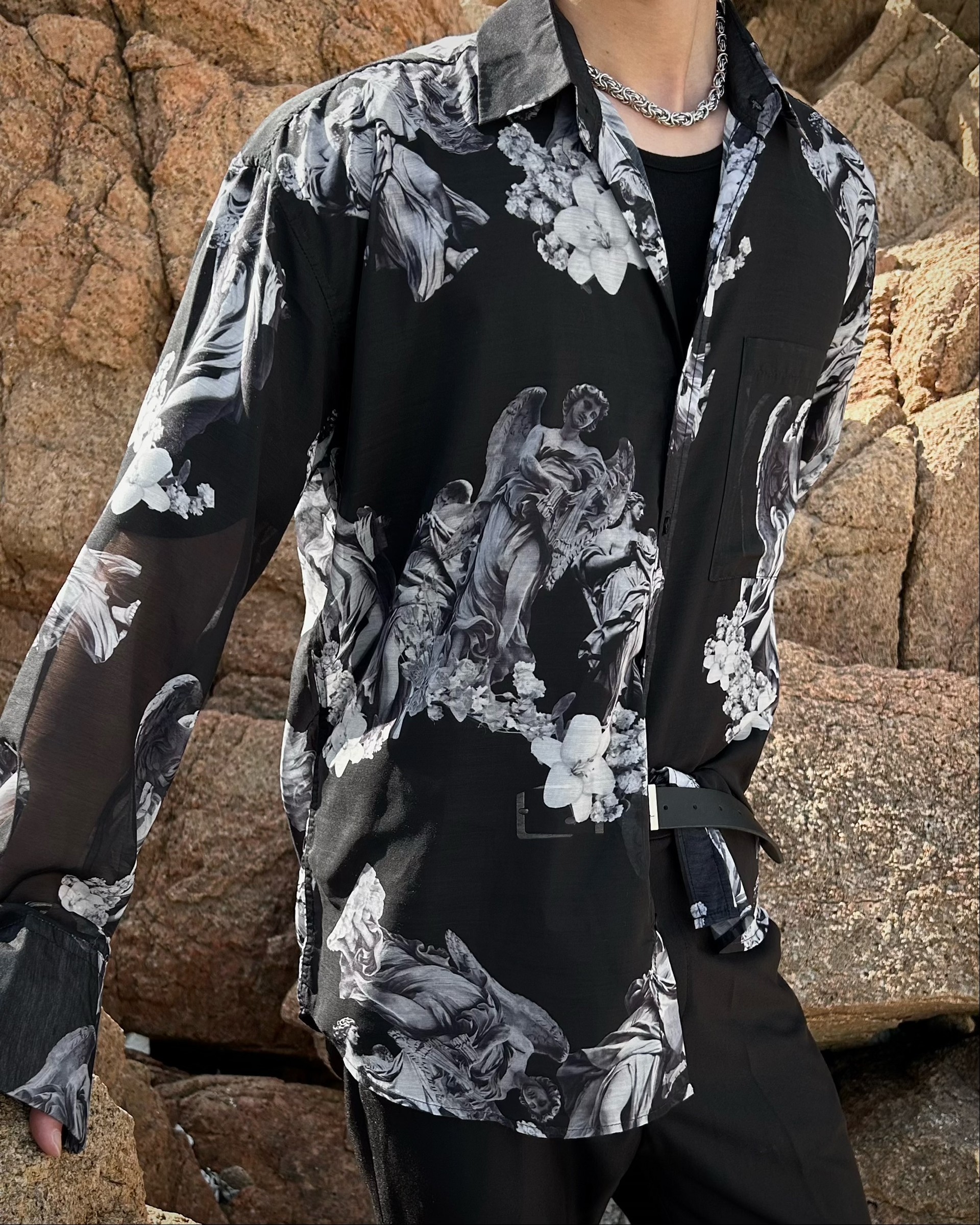 (best) 플라워 시스루 커프스 셔츠 2COL (블랙 , 화이트) : 이치반