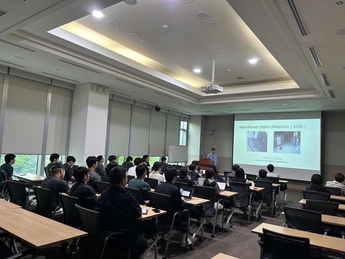 김동범 / InternImage: Exploring Large-Scale Vision Foundation Models with ...